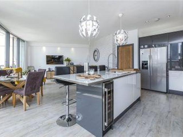 3 Bedrooms Flat for sale in Lumina Building, 29 Prestons Road, London E14