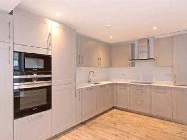 3 Bedrooms Flat for sale in Molesworth Street, Lewisham, London SE13