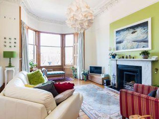 3 Bedrooms Flat for sale in Montagu Terrace, Edinburgh EH3