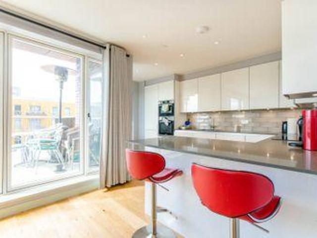 3 Bedrooms Flat for sale in Maud Street, Canning Town E16