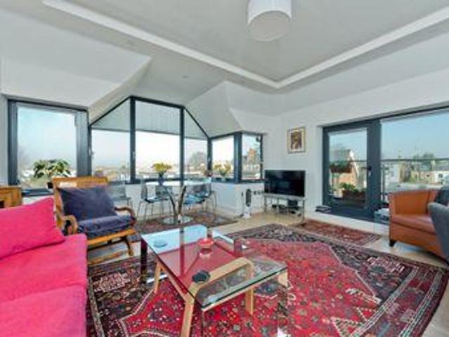 3 Bedrooms Flat for sale in Maple Road, Surbiton KT6