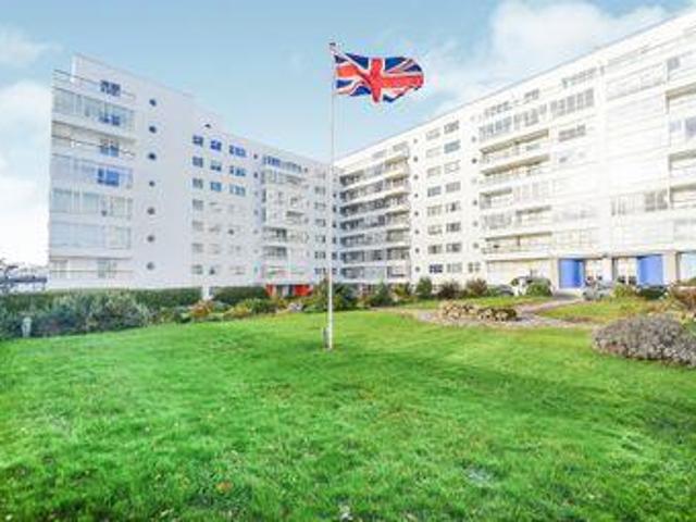 3 Bedrooms Flat for sale in Marine Gate, Marine Drive, Brighton BN2