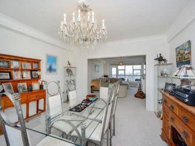 3 Bedrooms Flat for sale in Marine Gate, Marine Drive, Brighton, East Sussex BN2