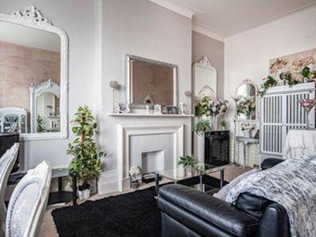 3 Bedrooms Flat for sale in Marine Parade, Worthing BN11