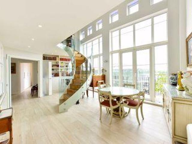 3 Bedrooms Flat for sale in Marys Court, London NW1