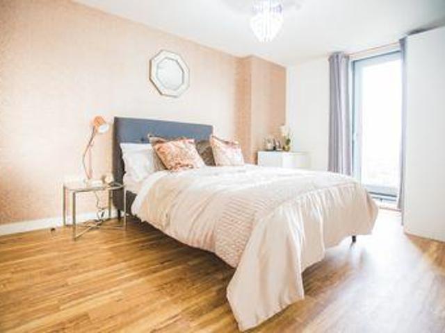 3 Bedrooms Flat for sale in Michigan Point Tower 1, Michigan Avenue, Salford M50