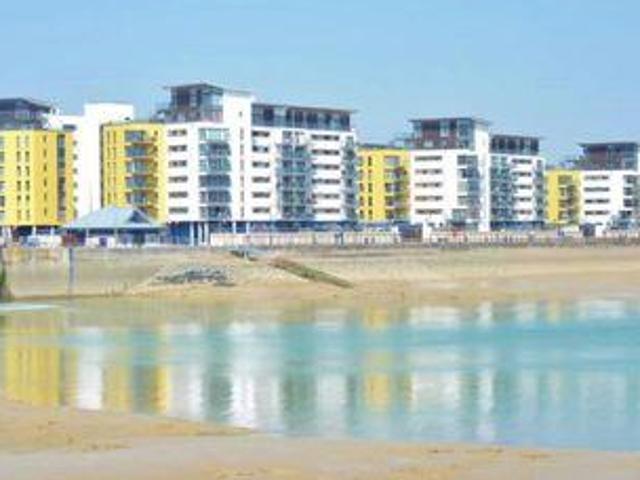 3 Bedrooms Flat for sale in Midway Quay, Eastbourne BN23