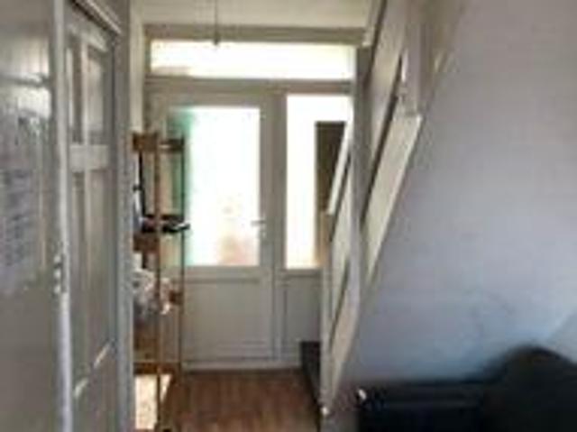 3 Bedrooms Flat for sale in Noble Court, Cable Street, London E1