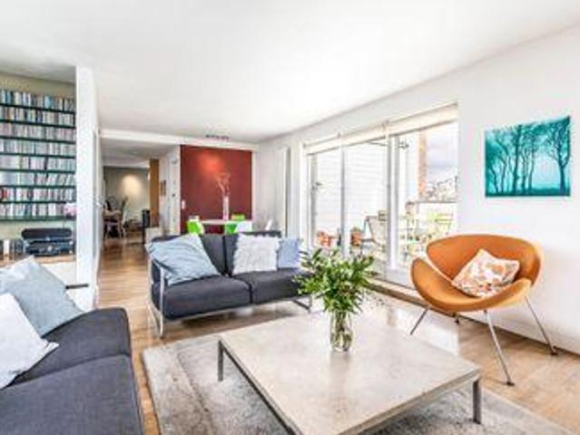 3 Bedrooms Flat for sale in Norfolk Road, Brighton BN1