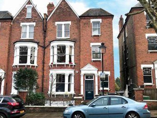 3 Bedrooms Flat for sale in Nassington Road, London NW3