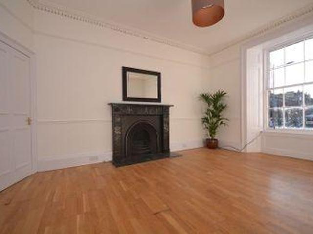3 Bedrooms Flat for sale in Newkirkgate, Edinburgh EH6