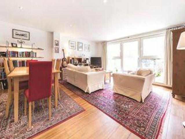 3 Bedrooms Flat for sale in Smugglers Way, London SW18