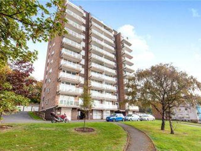 3 Bedrooms Flat for sale in Southview, Upperton Road, Eastbourne BN21