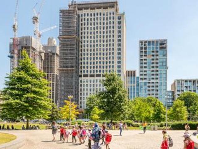 3 Bedrooms Flat for sale in Southbank Place, London SE1