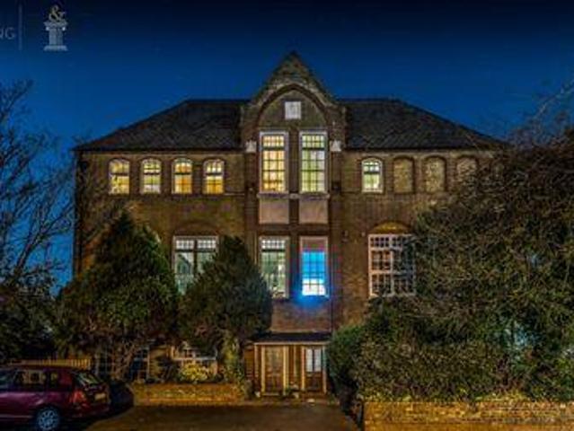 3 Bedrooms Flat for sale in Schoolbell Mews, London E3