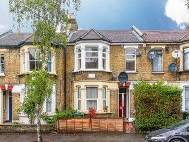 3 Bedrooms Flat for sale in Scotts Road, London E10