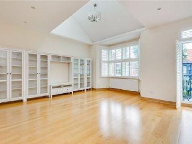 3 Bedrooms Flat for sale in Second Avenue, London W3
