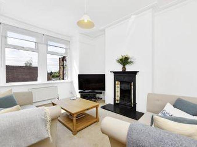3 Bedrooms Flat for sale in Sellincourt Road, London SW17