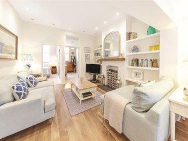 3 Bedrooms Flat for sale in Shuttleworth Road, London SW11