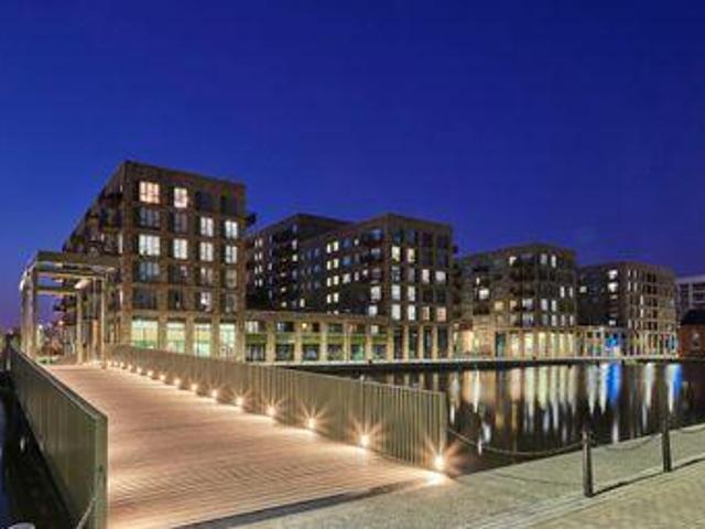3 Bedrooms Flat for sale in Shakleton Way, Royal Albert Wharf, London E16