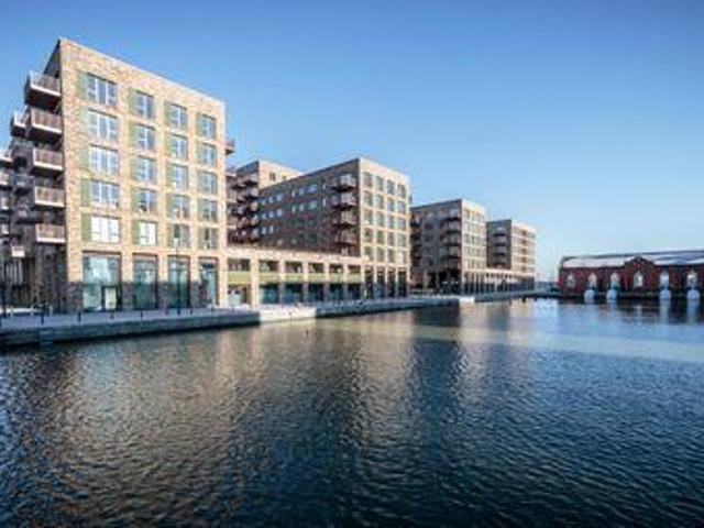 3 Bedrooms Flat for sale in Shakleton Way, Royal Albert Wharf, London E16