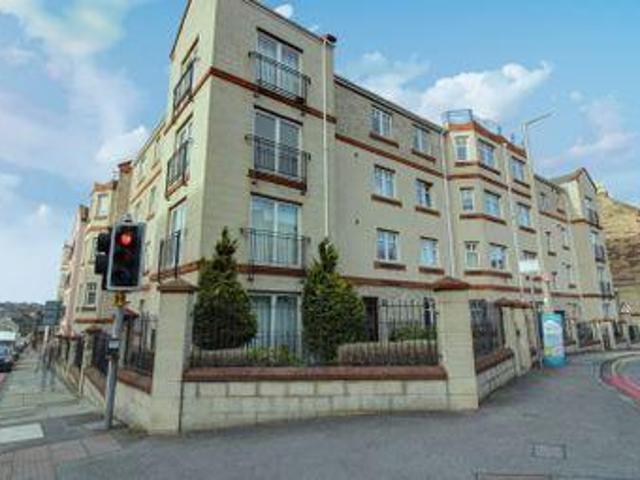 3 Bedrooms Flat for sale in Sinclair Close, Gorgie, Edinburgh EH11