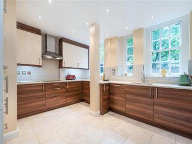 3 Bedrooms Flat for sale in St. John´s Wood Court, St. John´s Wood Road, London NW8