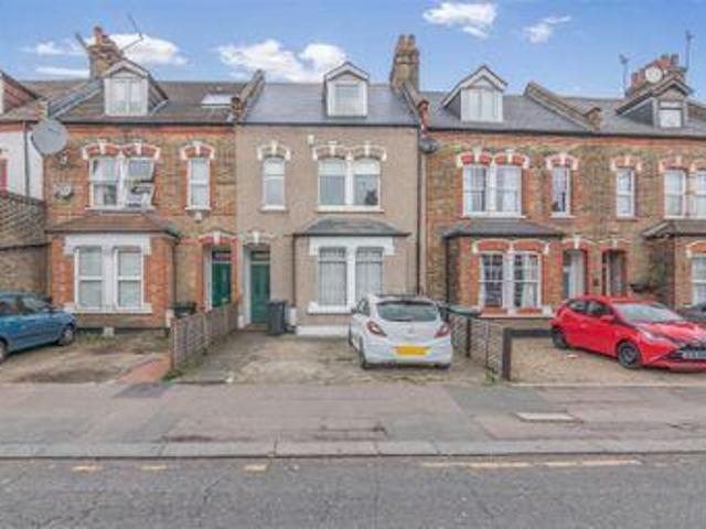 3 Bedrooms Flat for sale in St. Marks Road, Bush Hill Park, Enfield EN1