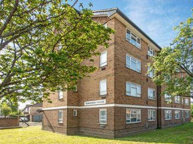 3 Bedrooms Flat for sale in Stanley Avenue, New Malden KT3