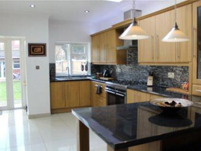 3 Bedrooms Flat for sale in Station Road, Harrow, Middx HA1
