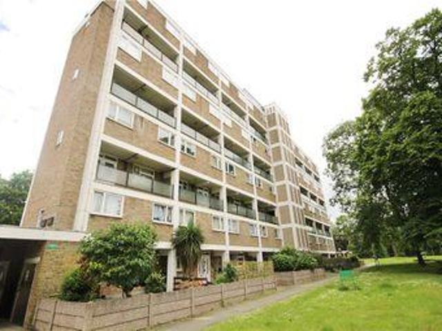 3 Bedrooms Flat for sale in Strathan Close, Wandsworth, London SW18