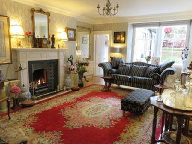 3 Bedrooms Flat for sale in Palmerston Place, Haymarket, Edinburgh EH12