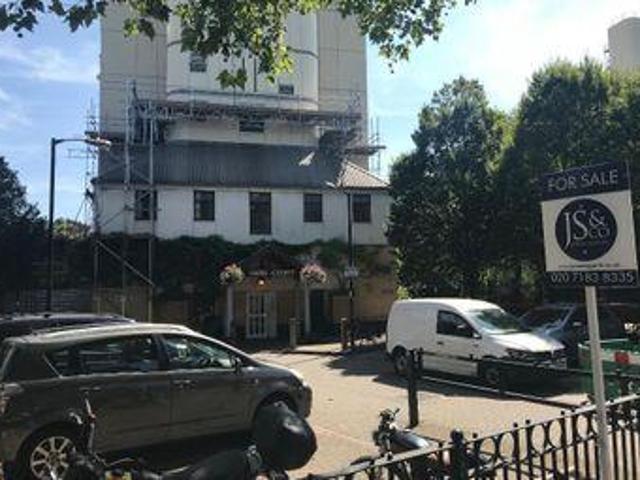 3 Bedrooms Flat for sale in Park Court, London SW11