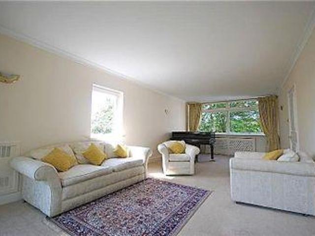 3 Bedrooms Flat for sale in Park Close, Ilchester Place, London W14