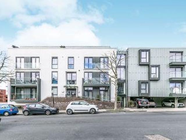 3 Bedrooms Flat for sale in Park House, Old Shoreham Road, Hove BN3