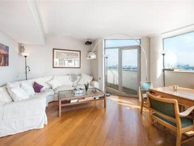 3 Bedrooms Flat for sale in Park South, Austin Road, Battersea, London SW11