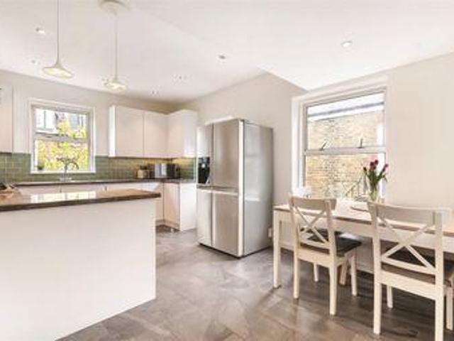 3 Bedrooms Flat for sale in Penwith Road, London SW18