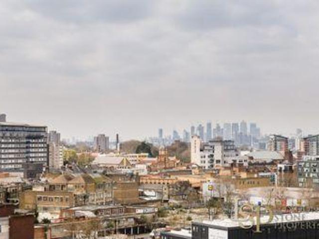 3 Bedrooms Flat for sale in Plumstead Road, London SE18