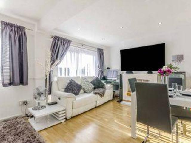 3 Bedrooms Flat for sale in Plymouth Road E16, Canning Town