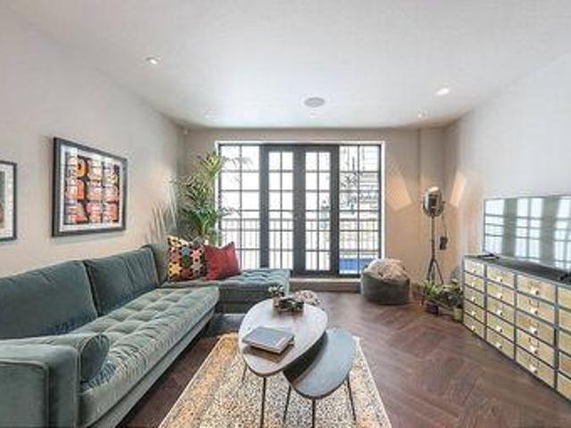 3 Bedrooms Flat for sale in Pratt Mews, Camden, London NW1