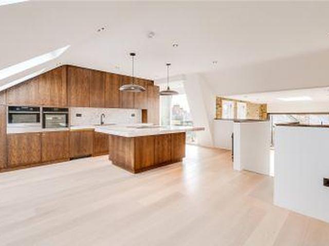 3 Bedrooms Flat for sale in Prince Of Wales Drive, London SW11