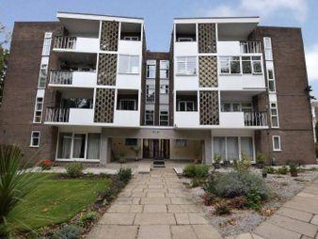3 Bedrooms Flat for sale in Princess Court, Moortown, Leeds LS17