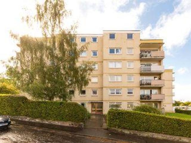 3 Bedrooms Flat for sale in Queen´s Park Court, Willowbrae, Edinburgh EH8