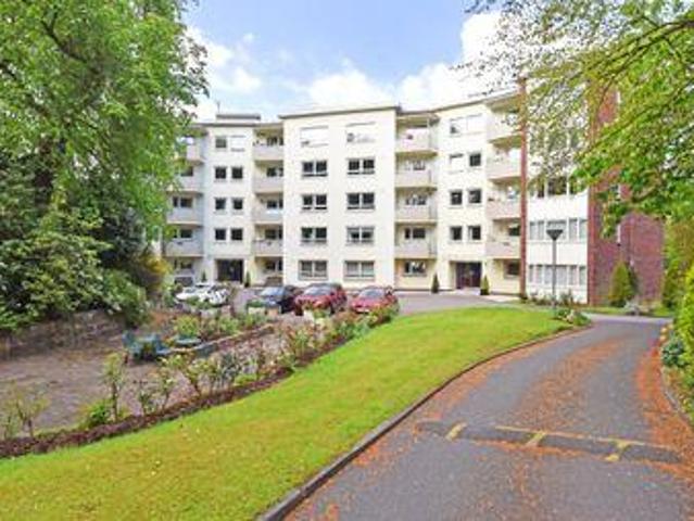 3 Bedrooms Flat for sale in Queens Close, Lancaster Road, Harrogate HG2