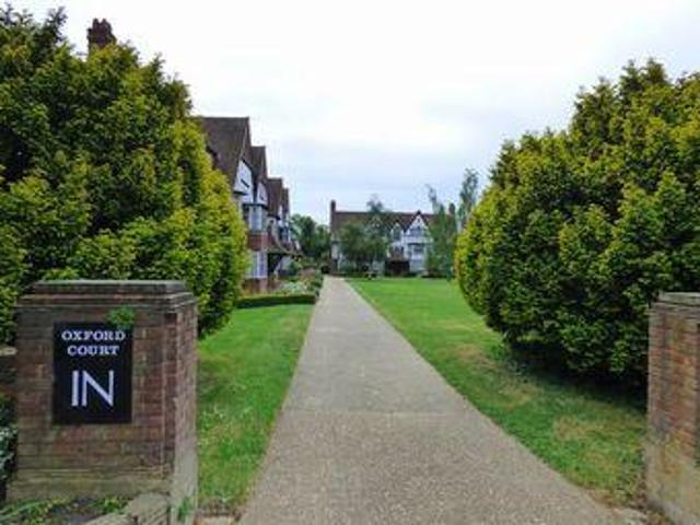3 Bedrooms Flat for sale in Queens Drive, West Acton W3