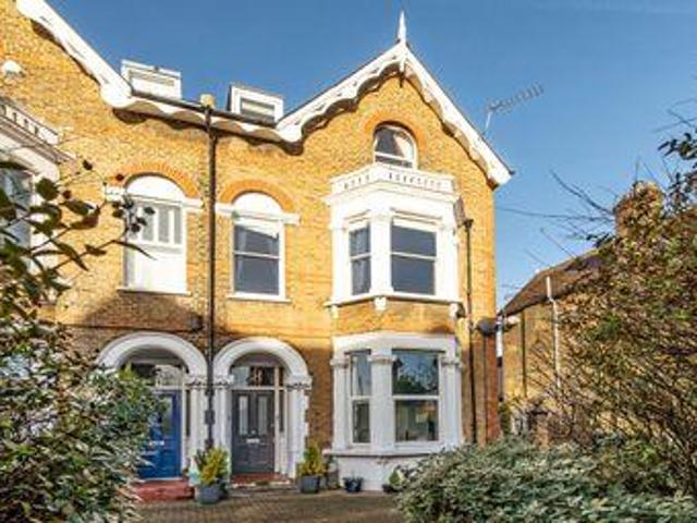 3 Bedrooms Flat for sale in Queens Road, London SW19