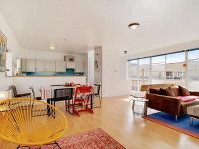 3 Bedrooms Flat for sale in Roy Square, London E14