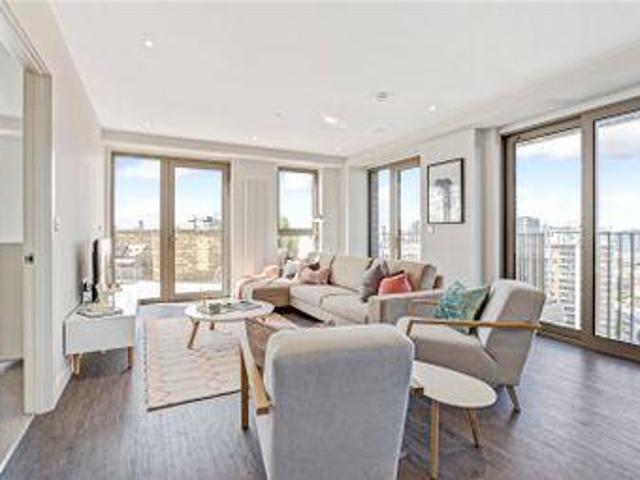 3 Bedrooms Flat for sale in Royal Docks West, Western Gateway, London E16