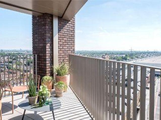 3 Bedrooms Flat for sale in Royal Docks West, Western Gateway, London E16
