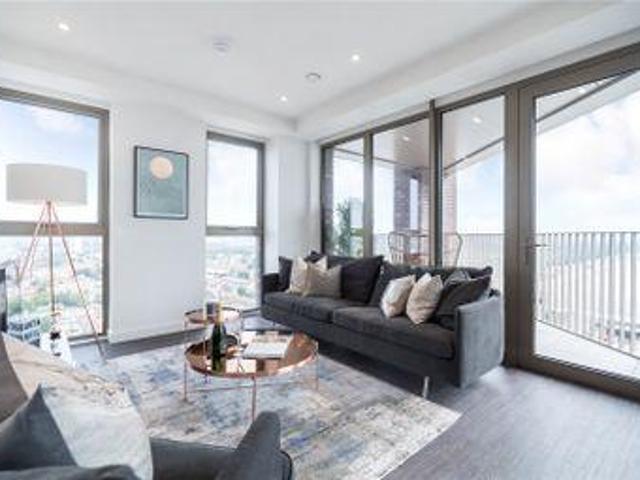 3 Bedrooms Flat for sale in Royal Docks West, Western Gateway, London E16